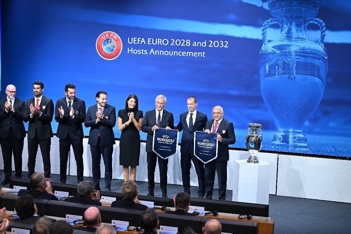 Türkiye'nin hayali gerçek oldu! EURO 2032 Türkiye ve İtalya’ya! - Gecce ...
